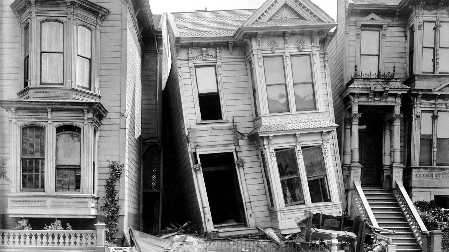 Vintage photos of cities and landmarks around the world