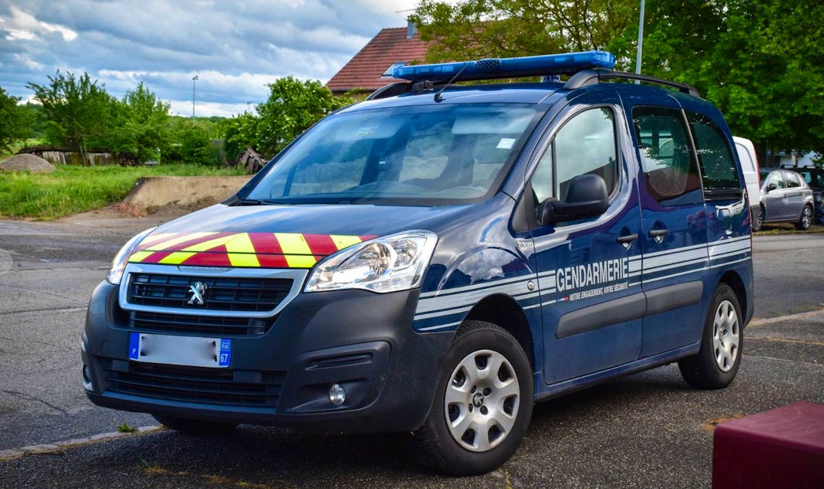 Noël agité : il percute sa propre voiture et se bat avec son frère