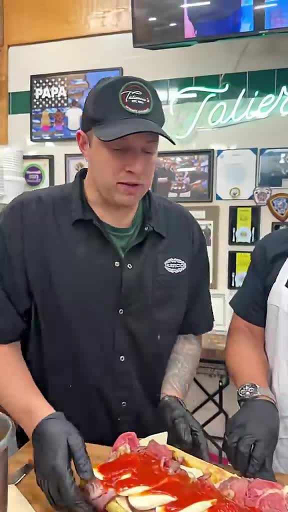 The Johnny drinks cheesesteak at Taliercio’s 🥪 🇮🇹