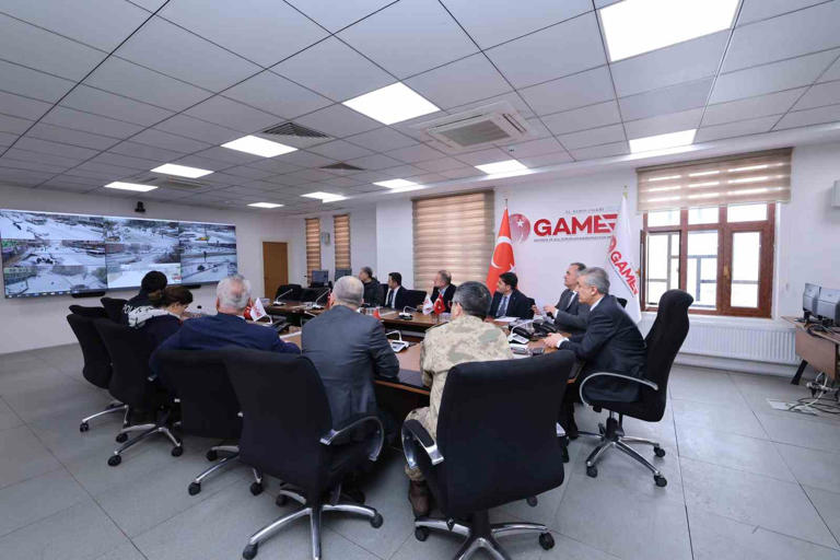 Vali Tuncay Akkoyun’dan kar seferberliği