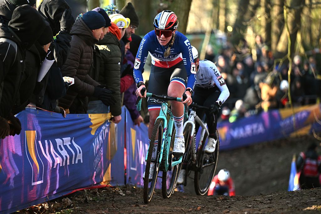 Cyclo-cross breakout star Amandine Fouquenet signs for Pauwels Sauzen ...