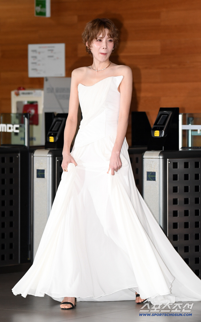 Jang Doyeon, elegant dress