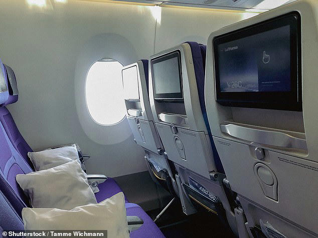 Internet reacts to traveller who reclined their seat for an entire 7 ...