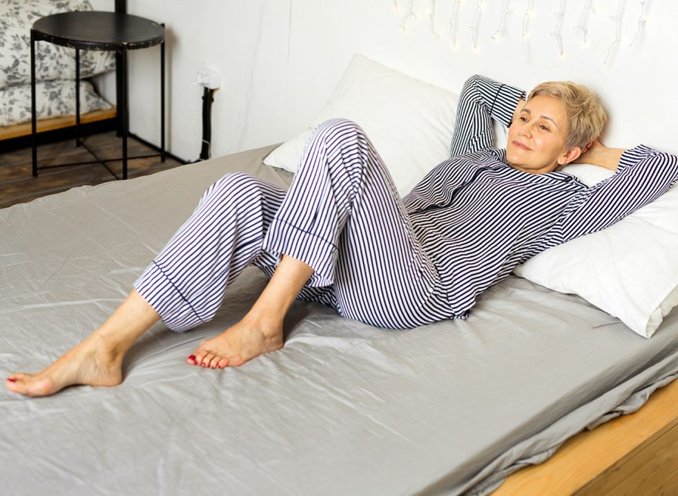 I'm a trainer and here are 5 bed exercises people over 60 should do ...