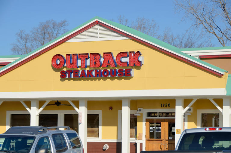 Florida man sues Outback Steakhouse after restaurant toilet collapses