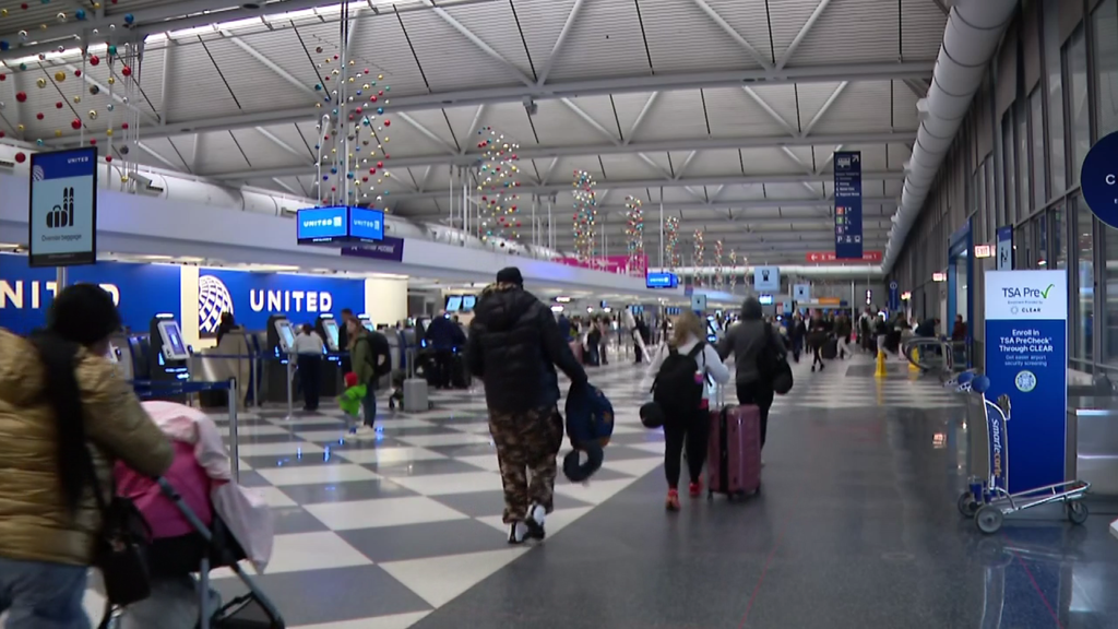 Chicago O'Hare Airport will not have enhanced Ebola screening as ...