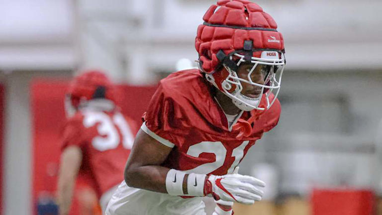 Razorbacks roster tracker: Promising offensive lineman announces he ...