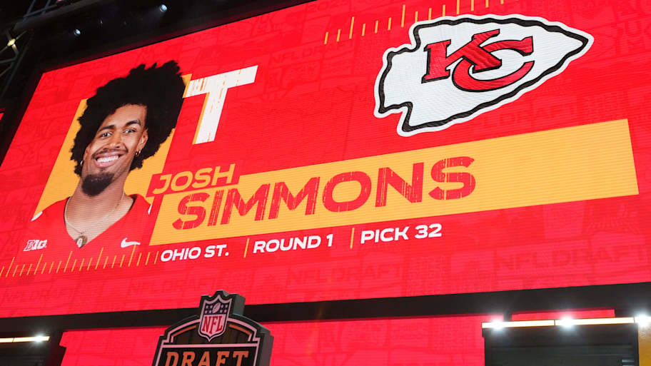 Deliberating whether the Chiefs should trade 2026 first-round pick