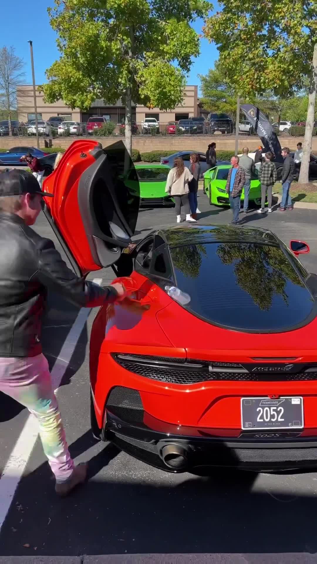 Guy flips water bottle on random McLaren 🤯 #mclaren #fails #carshorts # ...