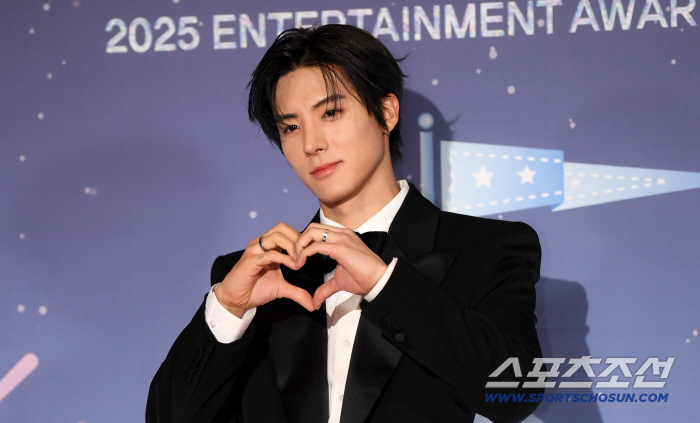 The Boyz's Eric, deep eyes