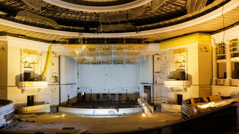 Kiedy skończy się remont Sali Kongresowej? Miasto kontra azbest