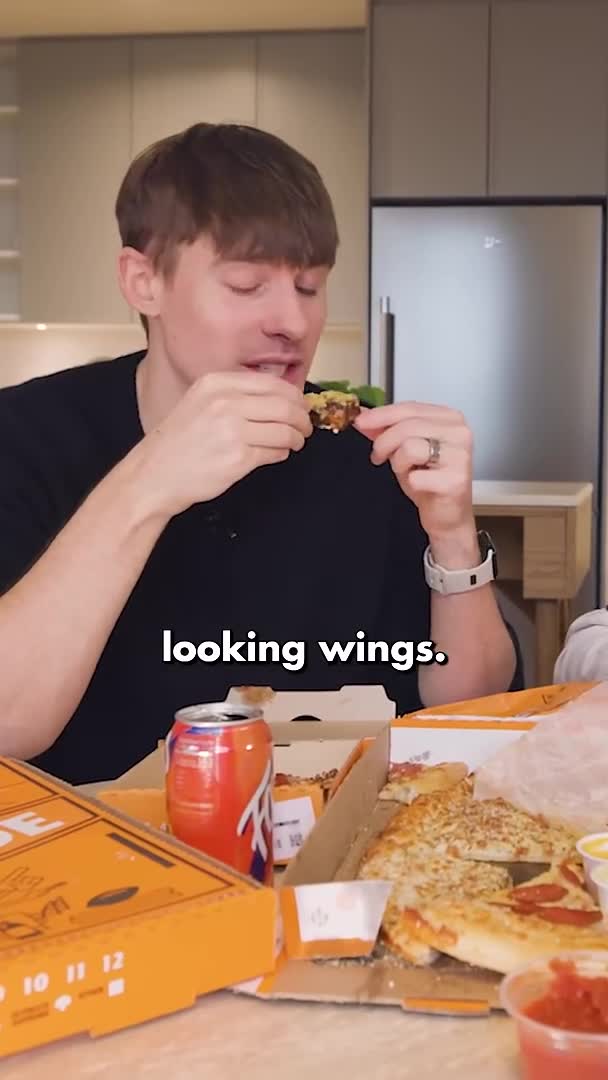 Two Brits try Little Caesars chicken wings!