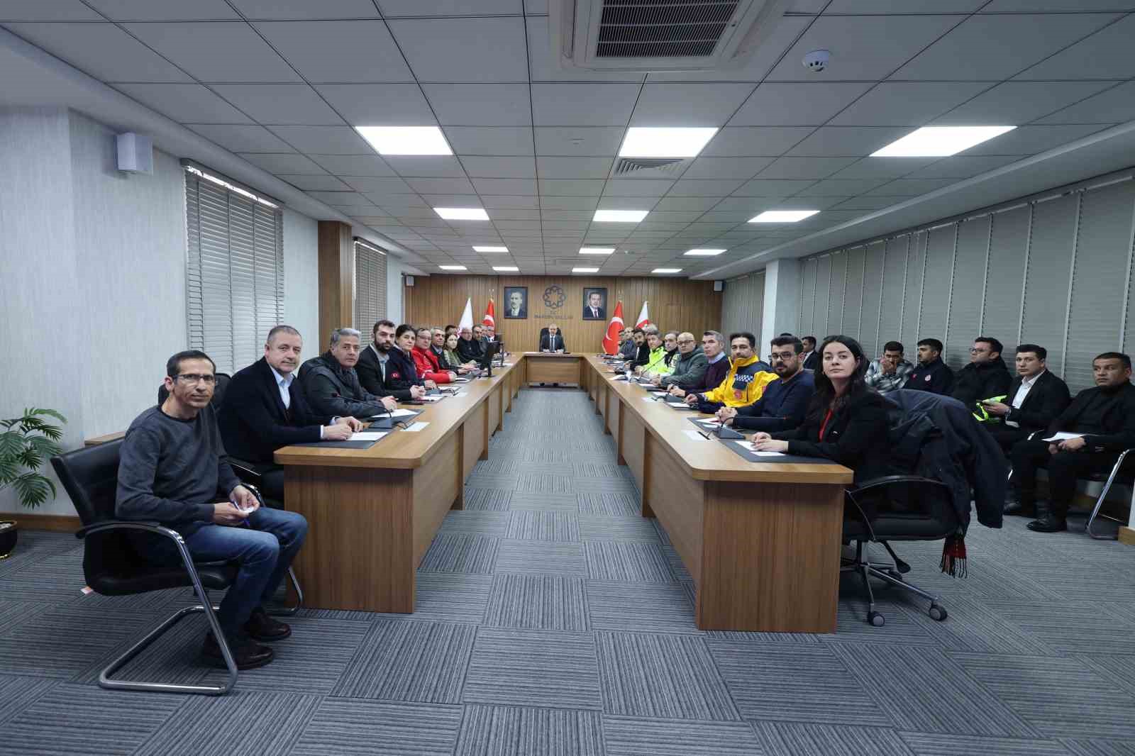 Vali Tuncay Akkoyun’dan kar seferberliği