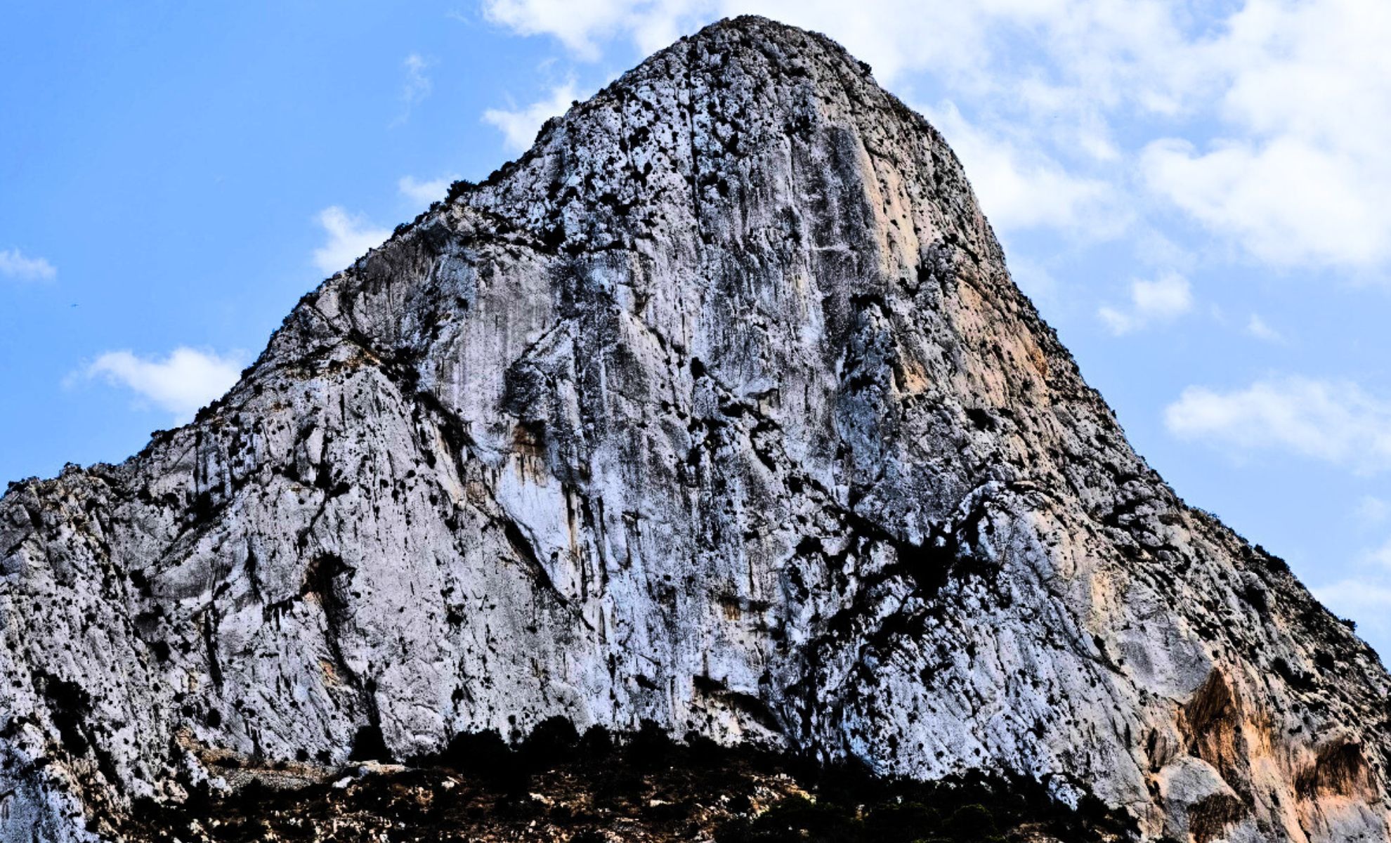 Geologists discover mysterious tunnels in rock that suggest the ...