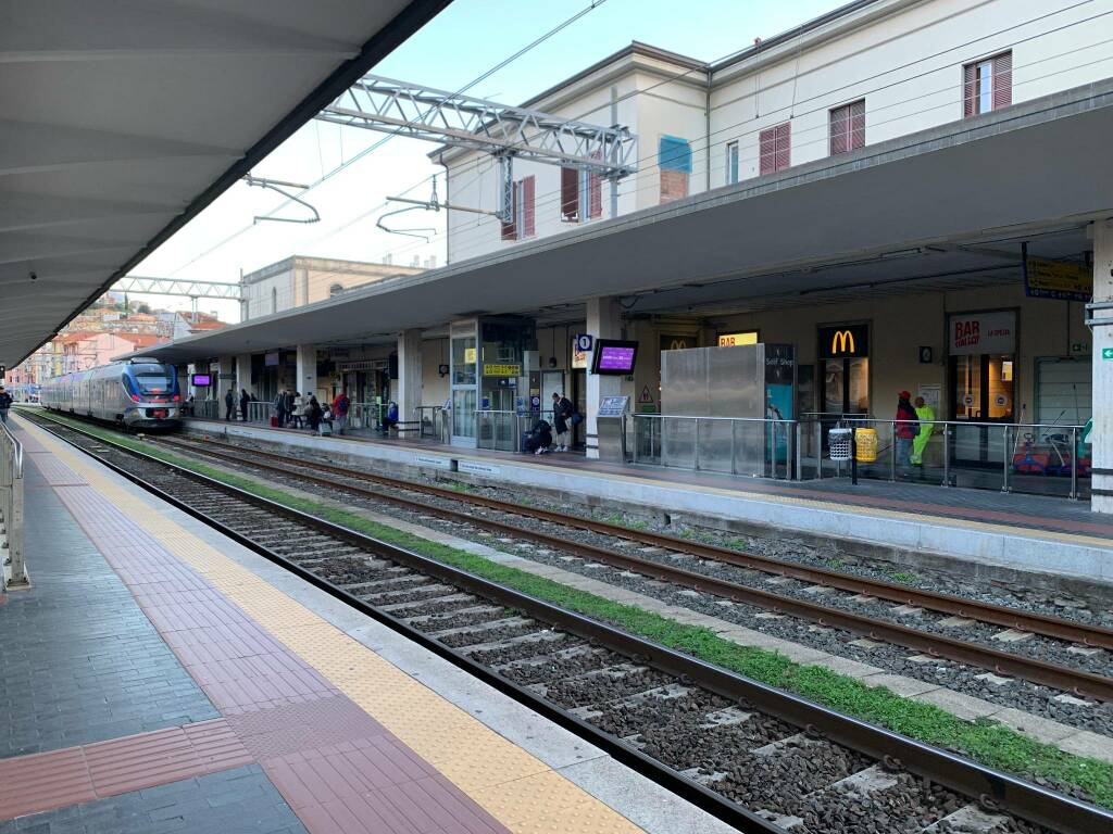 Trenitalia replica a Natale: “Annunciata a dicembre la soppressione per ...