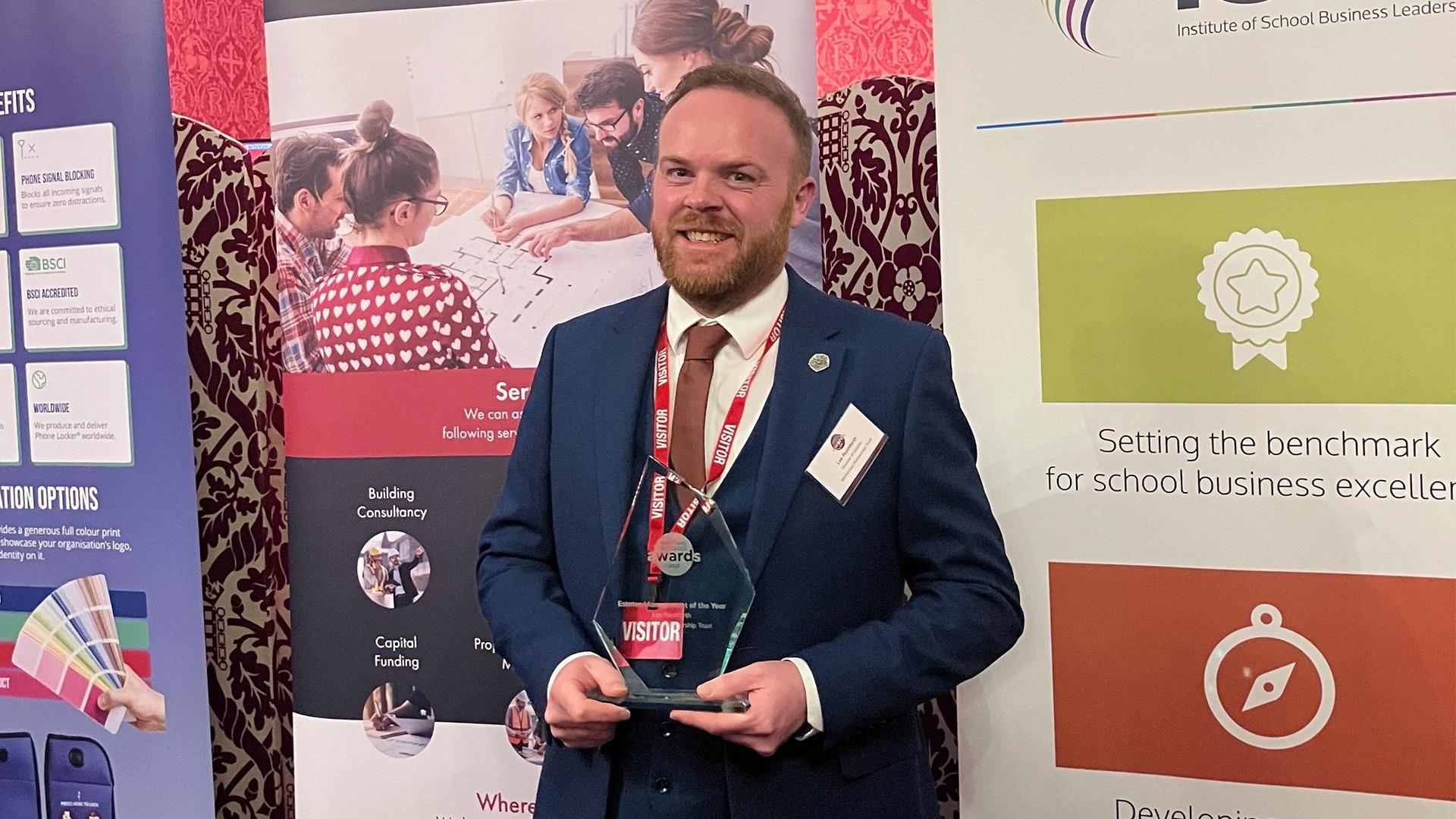 Lee's 'exceptional leadership' leads to national award