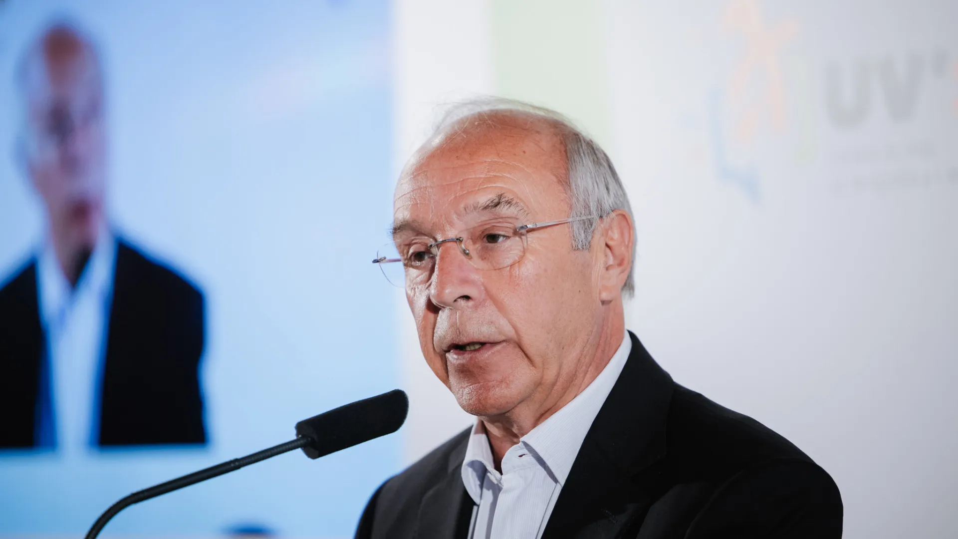 Ajustes diretos na Marinha? "Explicar é obrigação de Gouveia e Melo"