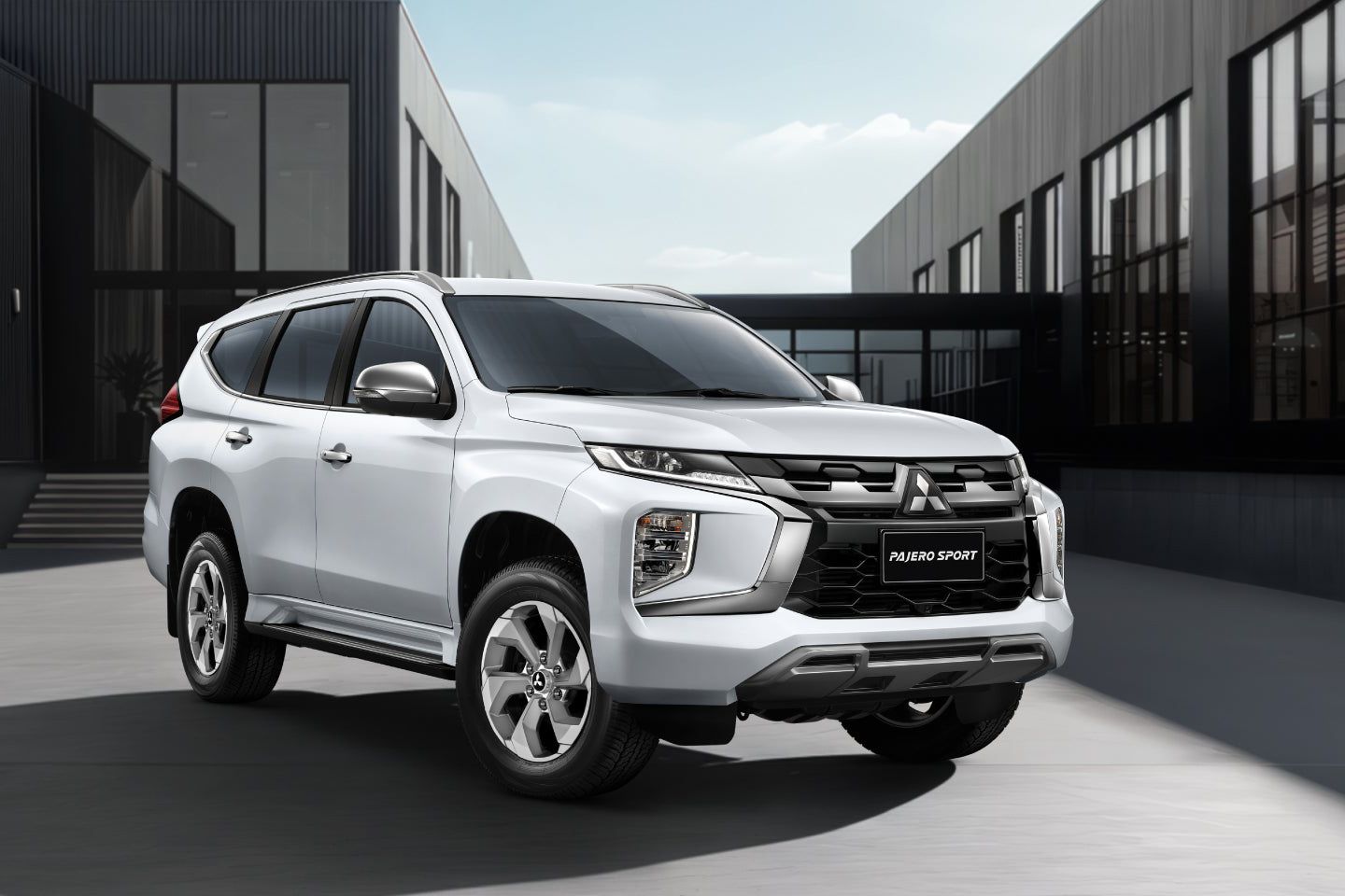 Mitsubishi Pajero Sport ada varian GT. Tampang simpel, tenaga gahar