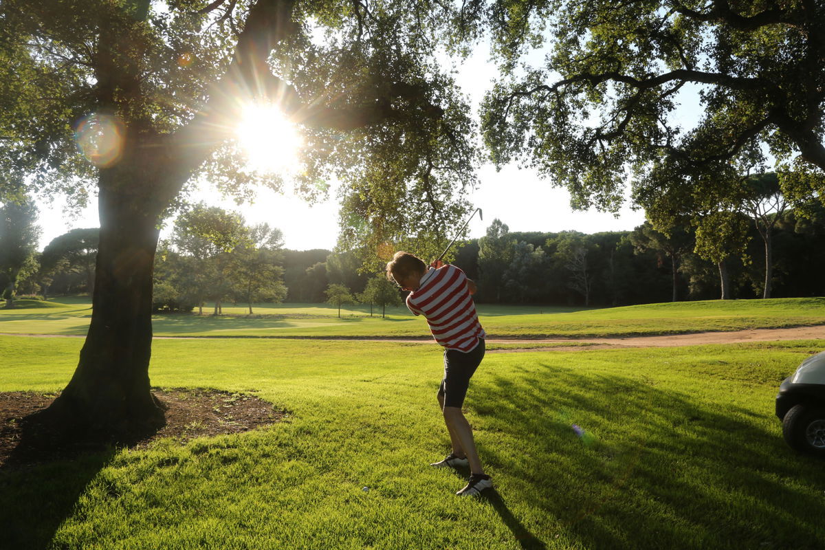 Driving distance vs driving accuracy: What really wins in pro golf