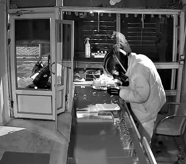 Böyle girdi, 5 buçuk kilo altınla çıktı