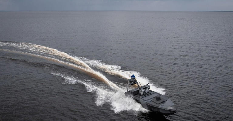 Ukraine hits $500M Russian submarine with world’s first underwater ...