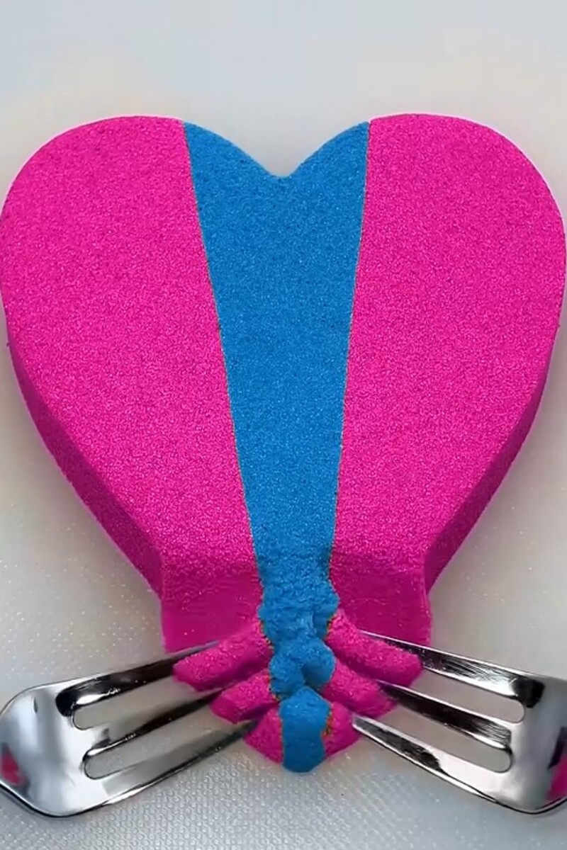 Heart-shaped sand color split