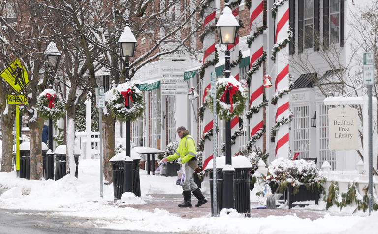 Blizzard warnings active as snowstorm barrels across northern US