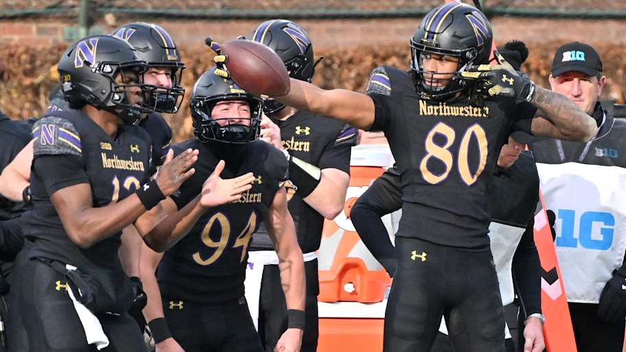 Northwestern football stays perfect in bowls, rolls past Central ...