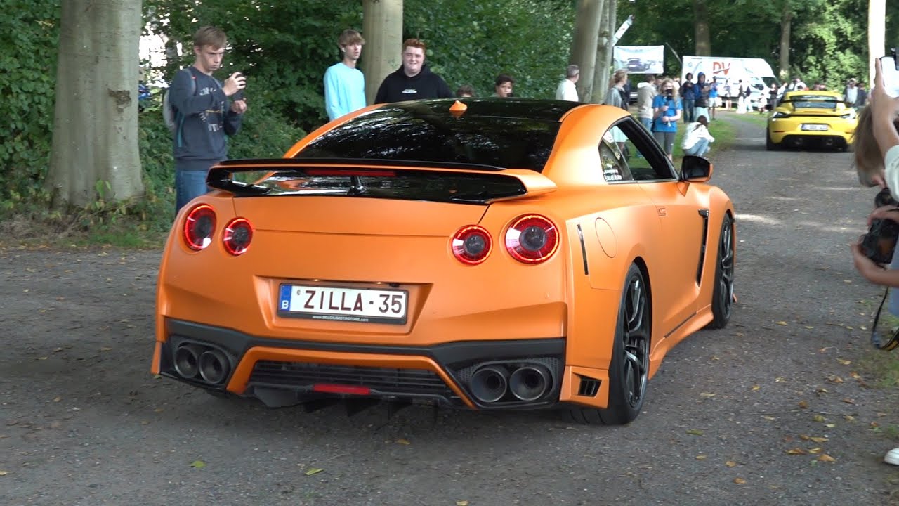 Nissan GT-R passa por multidão em evento de rua