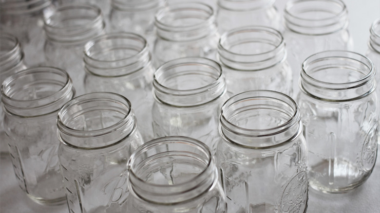 How to remove lingering food smells from glass jars without lifting a ...
