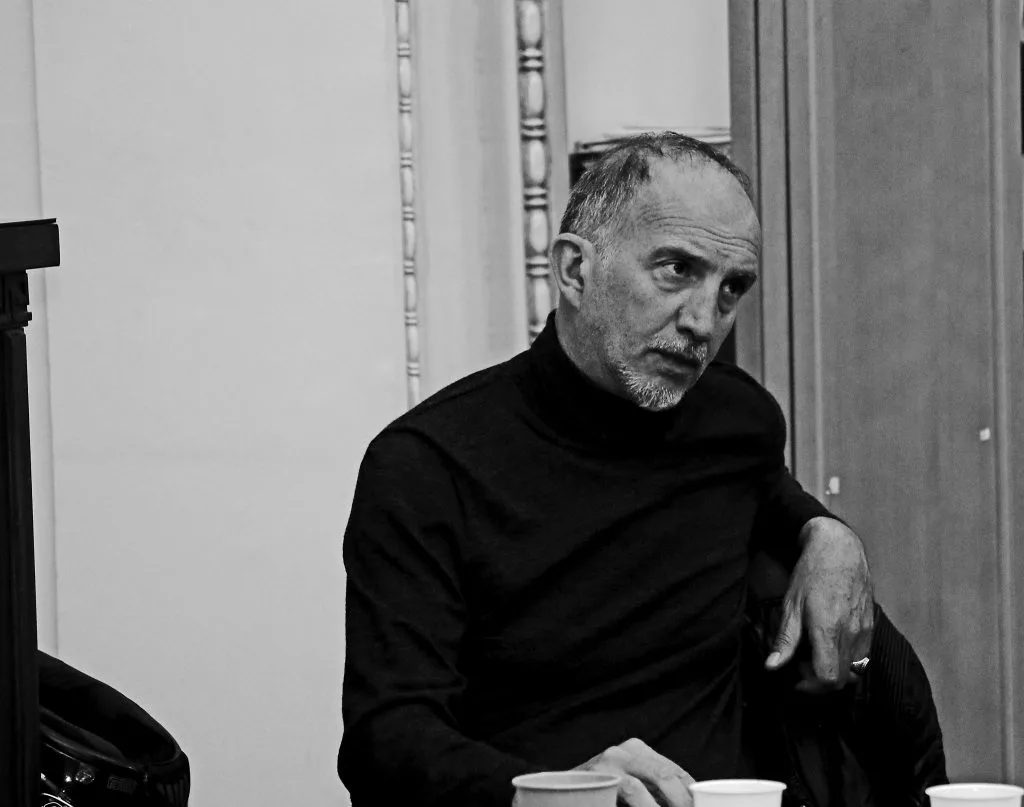 «Γιορτινές μέρες κι εμείς κάνουμε εθνικές επαιτίους»: Ο Φάνης Δίπλας ...