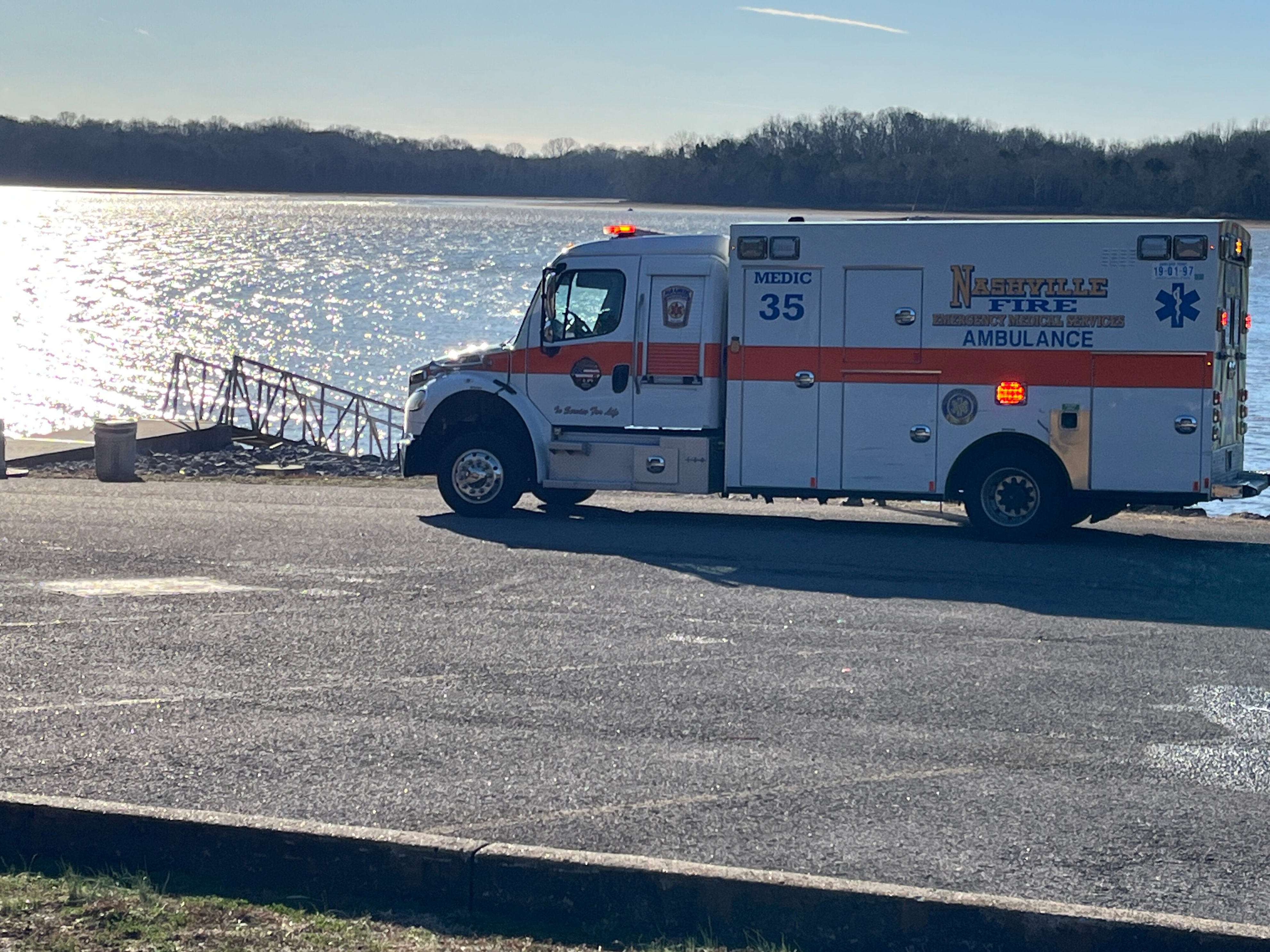 Hunter rescued after getting stuck in muddy bottom of Percy Priest Lake