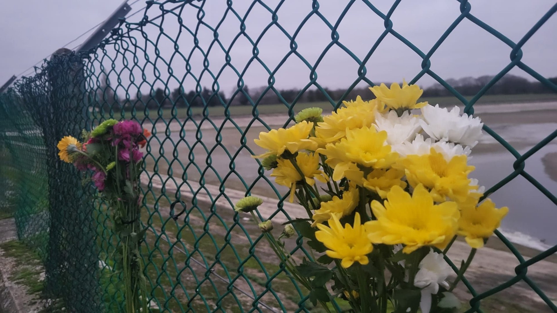 Plane crashes into Essex reservoir