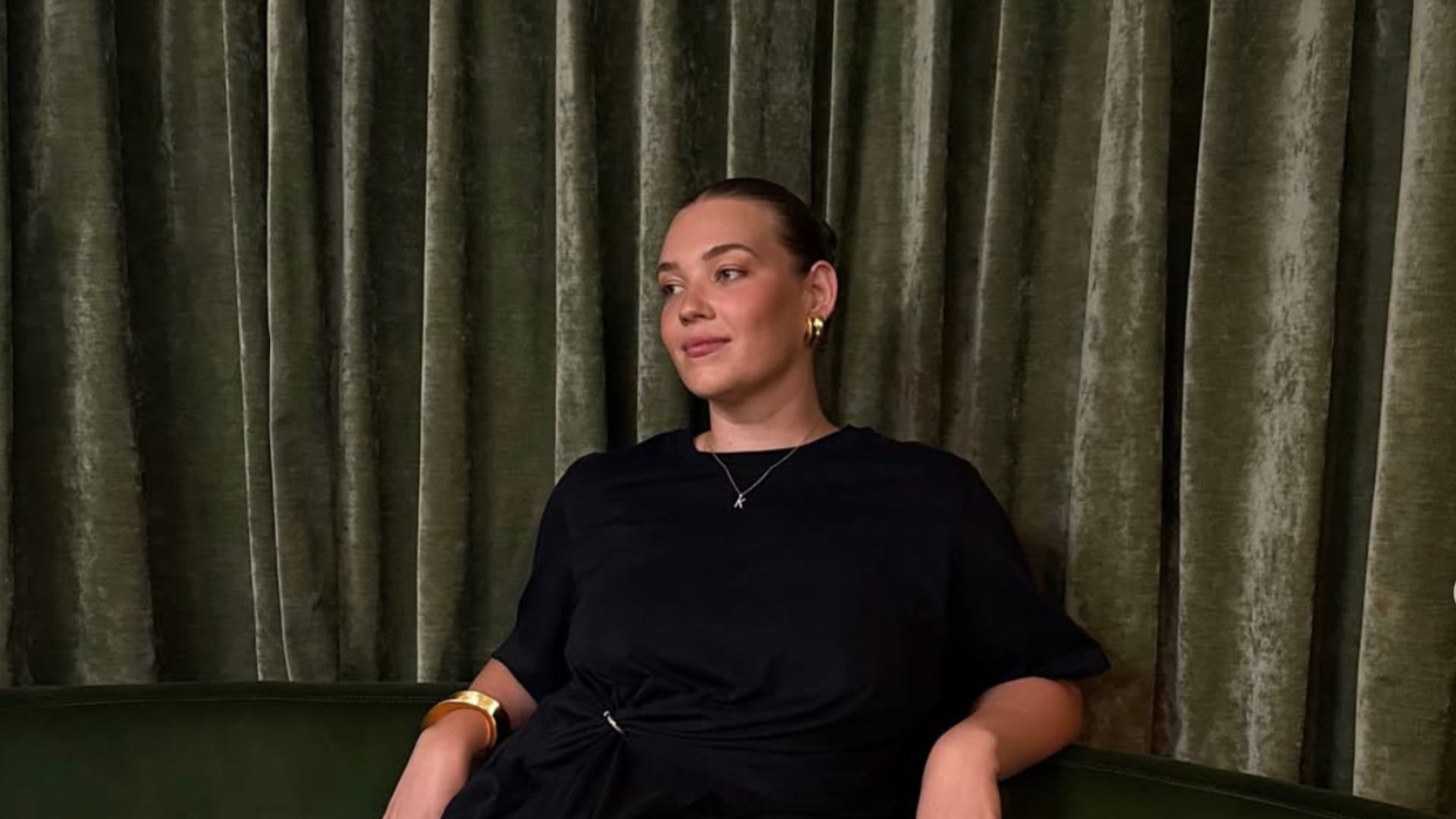 She tests out plus-size holiday looks and gives a real lesson in confidence