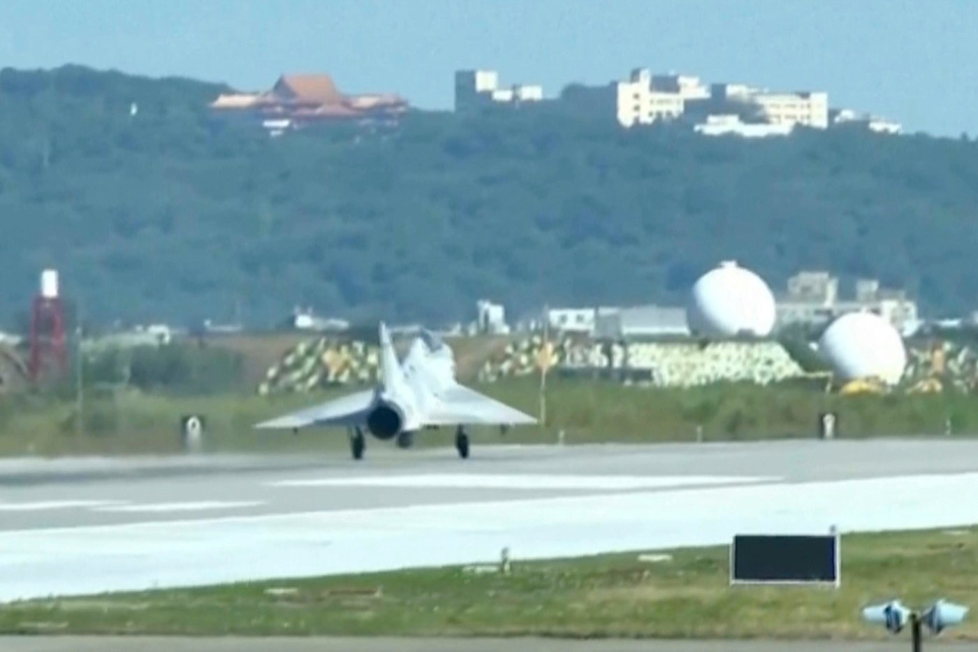 Chinese military drills around Taiwan resume for a second day, aimed at ...