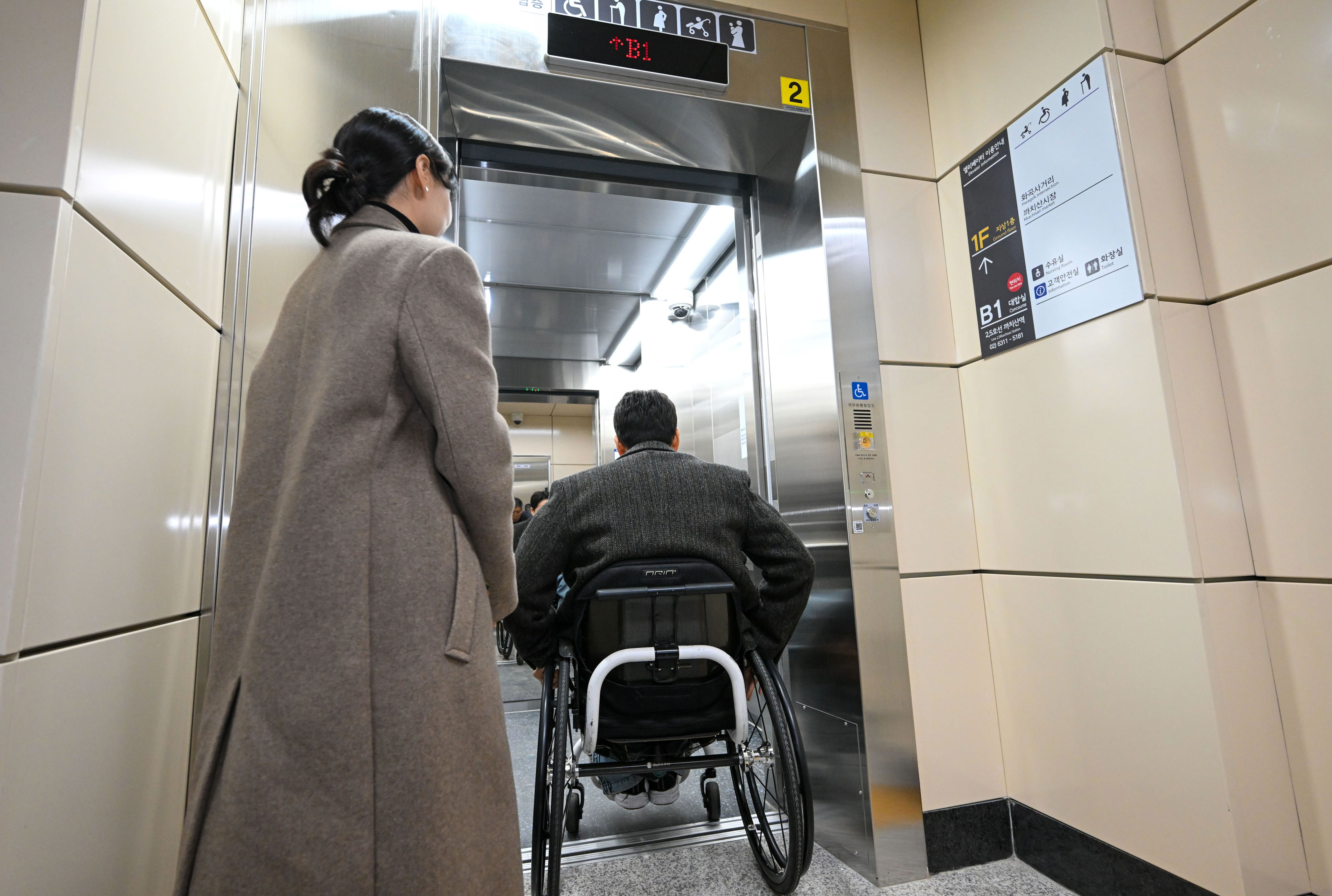 Seoul completes elevator installation at all subway stations