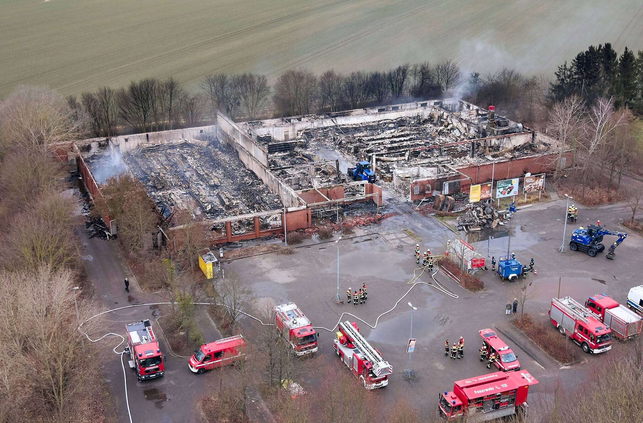 Jugendliche sollen Supermarkt-Großbrand mit Feuerwerk ausgelöst haben