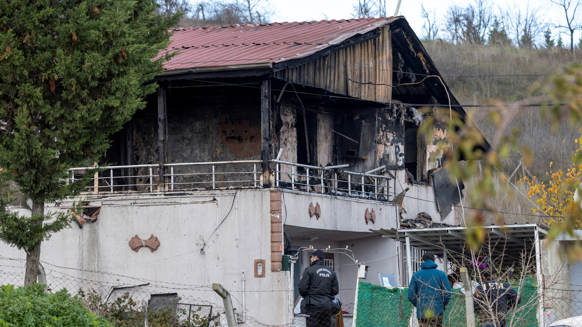 Six alleged ISIL fighters killed in overnight raid in northwestern Turkiye