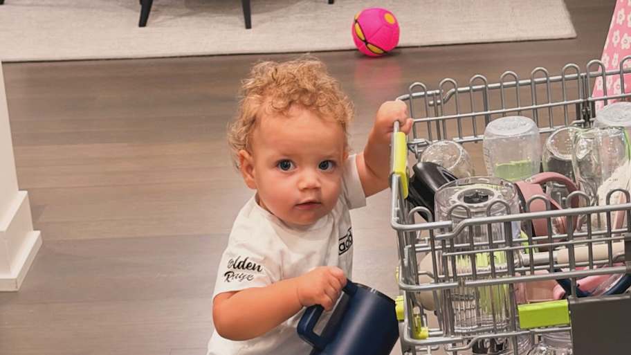 Patrick Mahomes’ daughter Golden shows off incredible balance with full ...