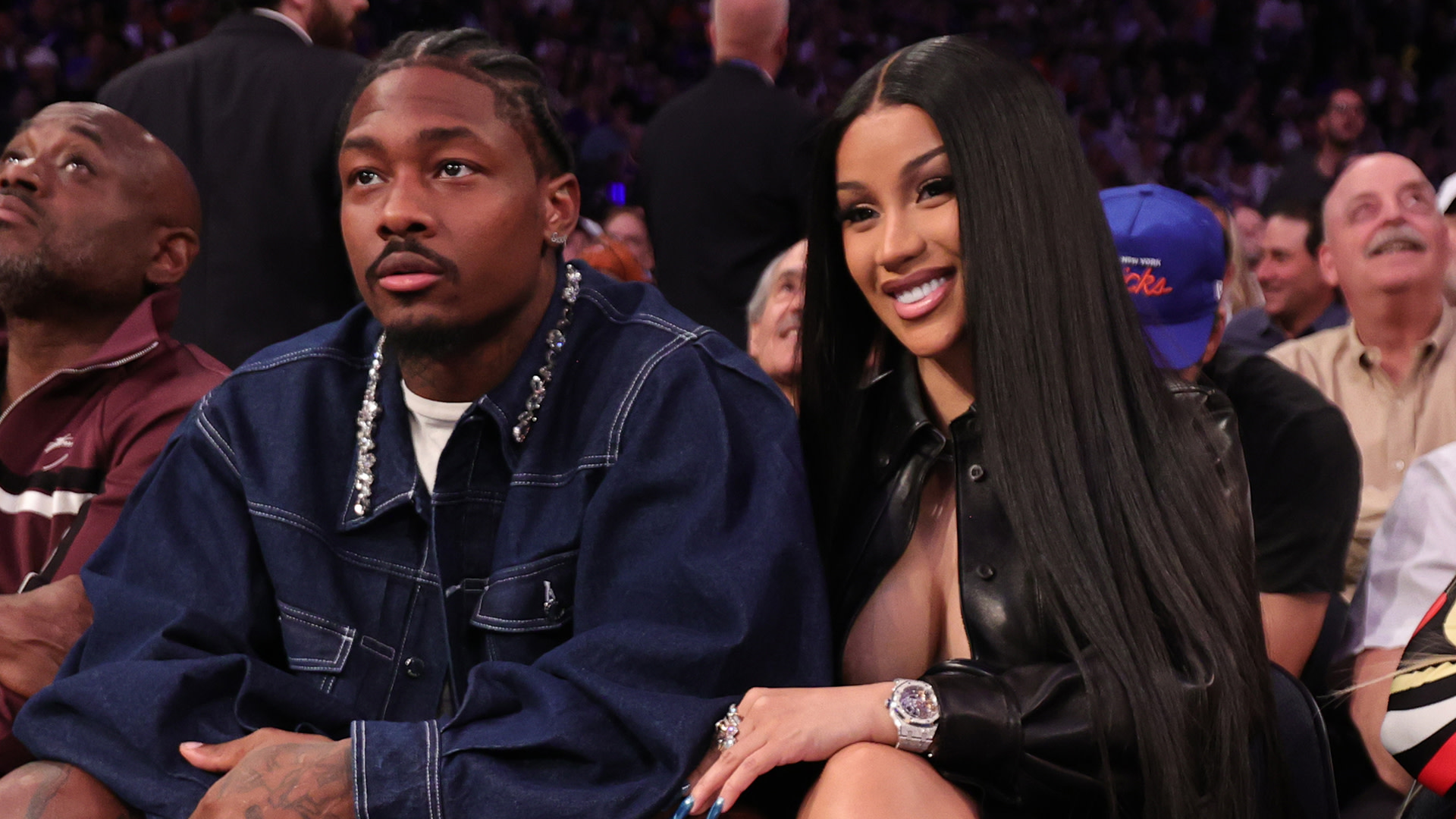 Watch Stefon Diggs struggle to find Cardi B in stands after Patriots ...