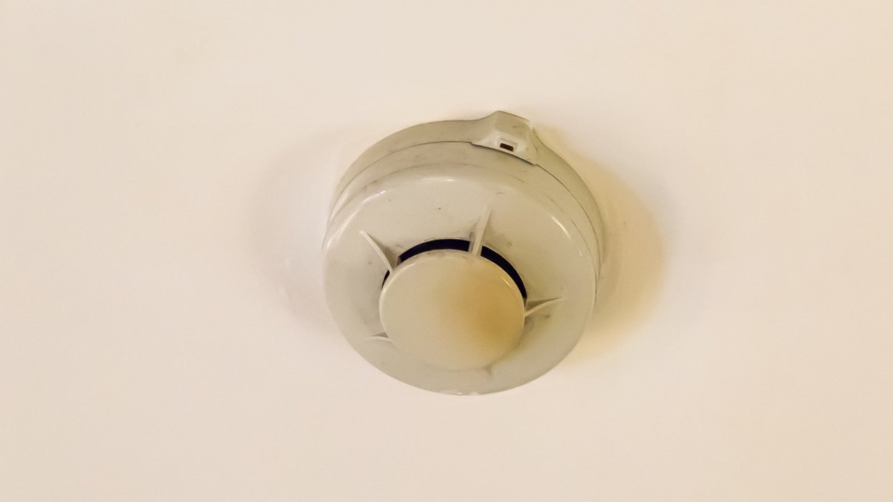 How to tell if your smoke detector is past its real lifespan even if it ...