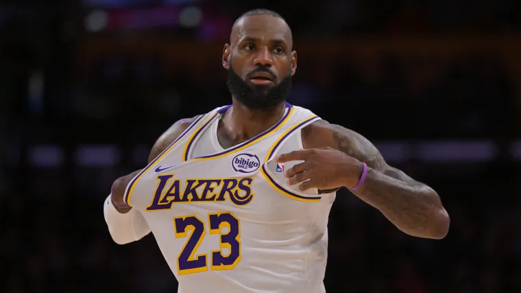 Lakers fans think LeBron James wants Deandre Ayton traded because of a ...