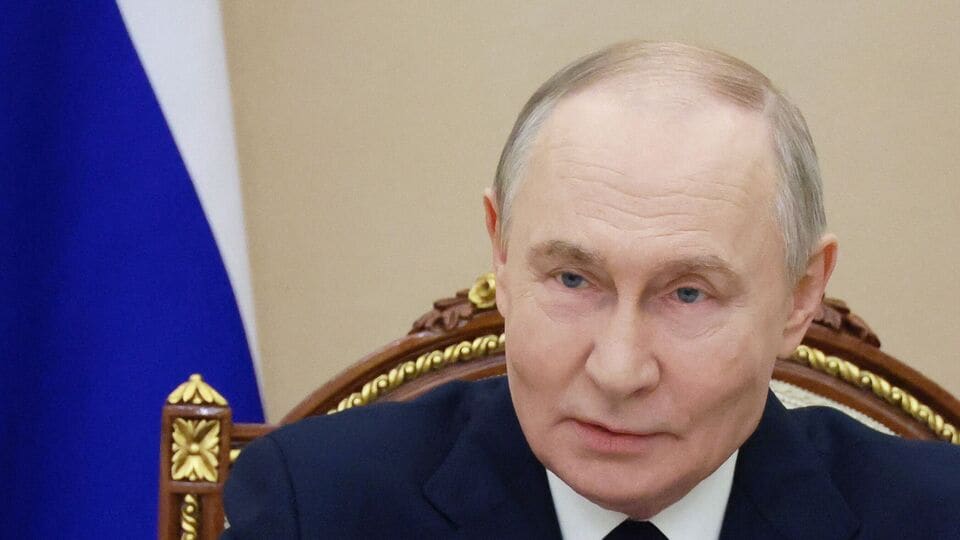 Ukraine peace talks to take U-turn? Putin flags stance shift in Trump ...