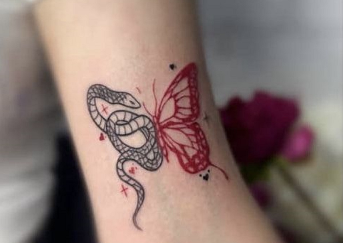 Tatuaje mitad mariposa mitad serpiente: significado y dualidad