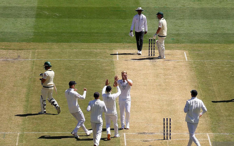 Ashes 2025-26: Former Indian coach lambasts batters after MCG debacle ...