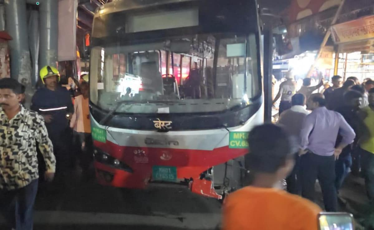 4 dead, 9 injured after Mumbai's reversing BEST bus crashes into ...
