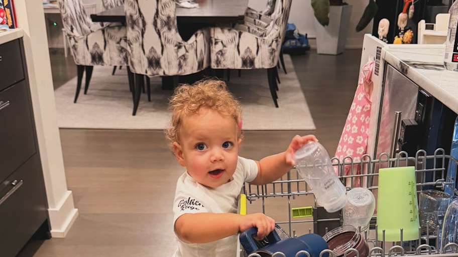 Patrick Mahomes’ daughter Golden shows off incredible balance with full ...