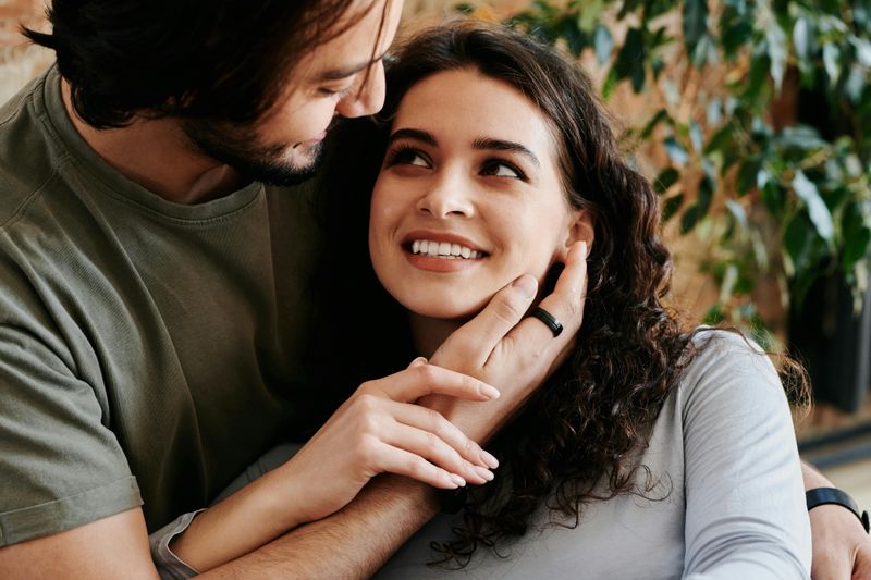 If a woman does these 10 things without being asked, she's definitely ...