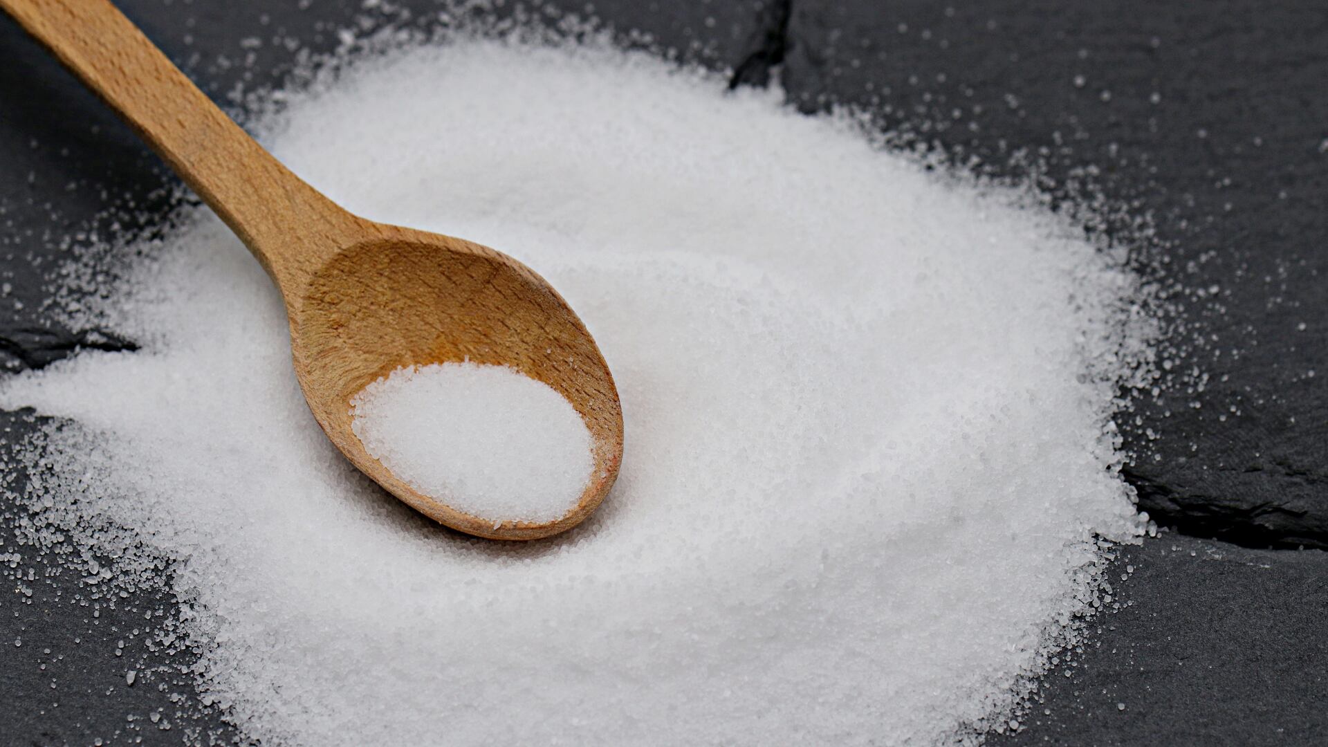 Azúcar y sal: cómo influyen en la presión arterial y qué puede hacer ...