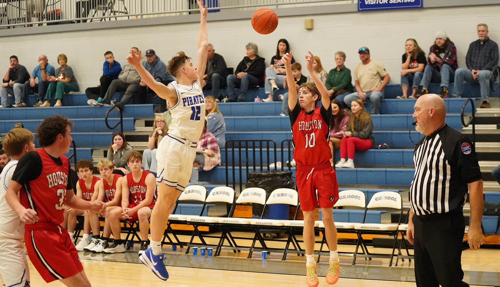 Hoops Tigers split games at Cabool Tournament